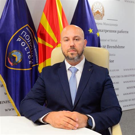 Заменикот во МВР Дисциплинска за полицаецот што го фрли албанското знаме