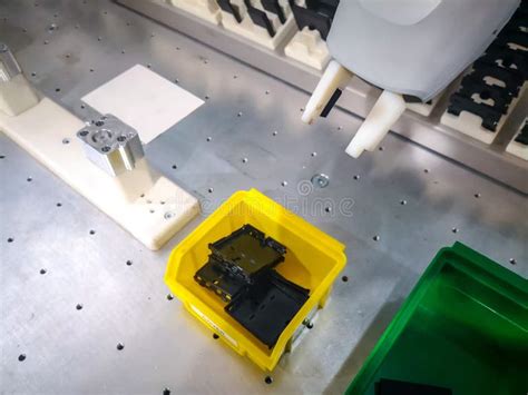 Assembly Station With A Collaborative Robot Or Cobot For Optimized Manufacturing And