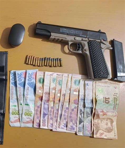 Dos Hombres Fueron Detenidos Tras Robarle A Un Joven Lv Com Ar