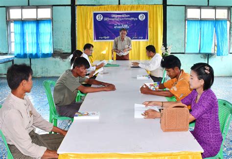 ကျောက်ဖြူခရိုင် Community Centre ခန်းမ၌ Book Club အဖွဲ့ဝင်များနှင့် “အမွေခံတစ်ယောက် အမွေပေးသူတစ