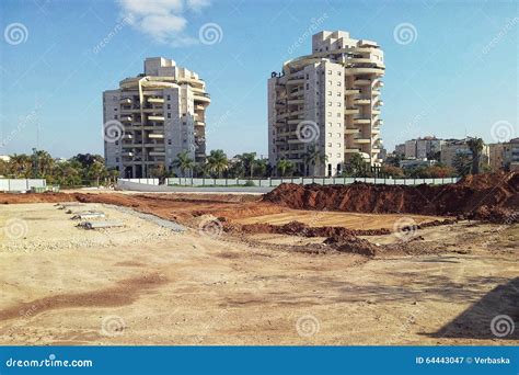 Build Tower Crane High Altitude Mounting Works Editorial Photo 47115567