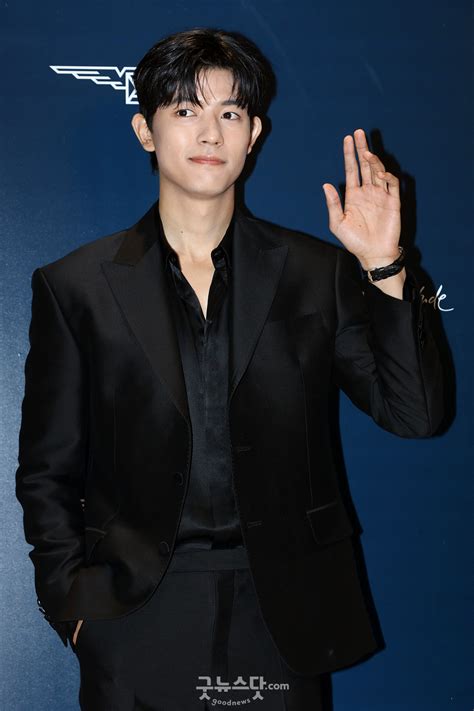 [덕샷] 로몬 수줍게 볼하트