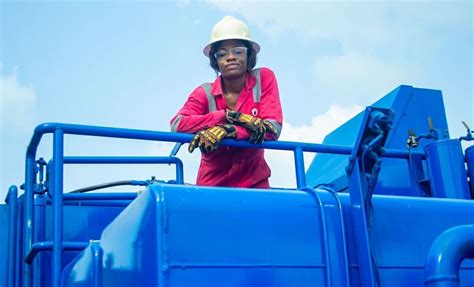 Spotlight On Being A Woman Working On Oil Wells The Field Engineer