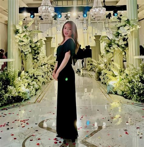 Tanpa Gaya Seksi Terbuka Potret Anggun Natasha Wilona Saat Kondangan Disorot Halaman Stylo