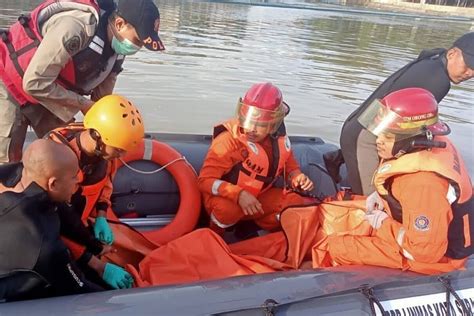 Wanita Yang Terjun Dari Jembatan Kali Jagir Ditemukan Kasihan Jpnn