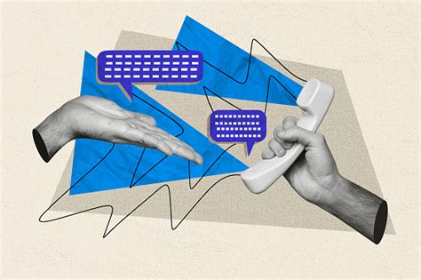 두 개의 검은 색 흰색 효과 팔 홀드 대화 메시지 버블 핸드셋 케이블 전화의 크리 에이 티브 콜라주 이미지 그린 배경에 고립 된 기포에 대한 스톡 사진 및 기타 이미지