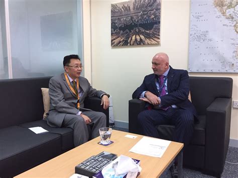 驻阿联酋大使倪坚会见阿布扎比英国学校校长马克