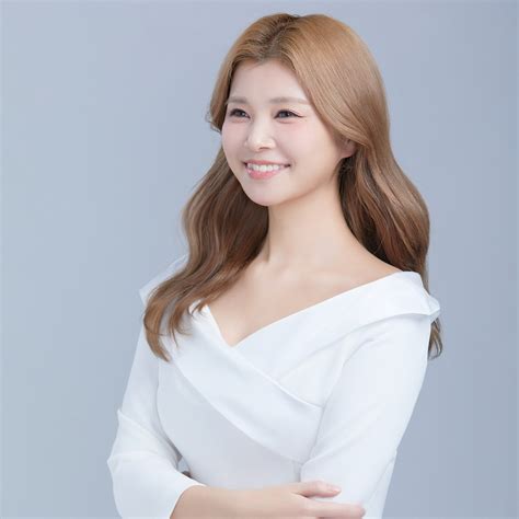 프로필사진 프로필촬영 프로필 비타스튜디오 피부과 허니즈의원 엄동헌원장님과의 2번째 프로필 촬영 첫 번째 개업 프로필보다 더 자연스러운 분위기를 원하셔서 화보같은 전문직