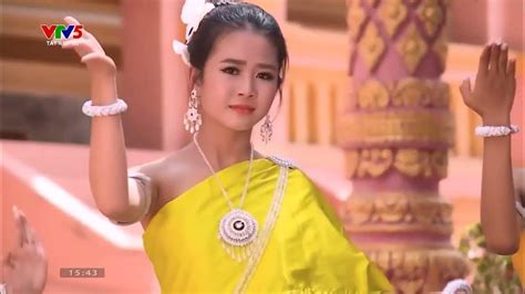 របាំ ជូនពរឆ្នាំថ្មី សំដែងដោយ និស្សិតសាកលវិទ្យាល័យ ខេត្តព្រះត្រពាំង កម្ពុជាក្រោម។ Youtube