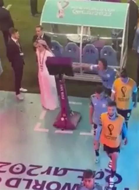 카바니의 분노pk 상황 Var 왜 안 봐→퇴장하며 Var 모니터 파손