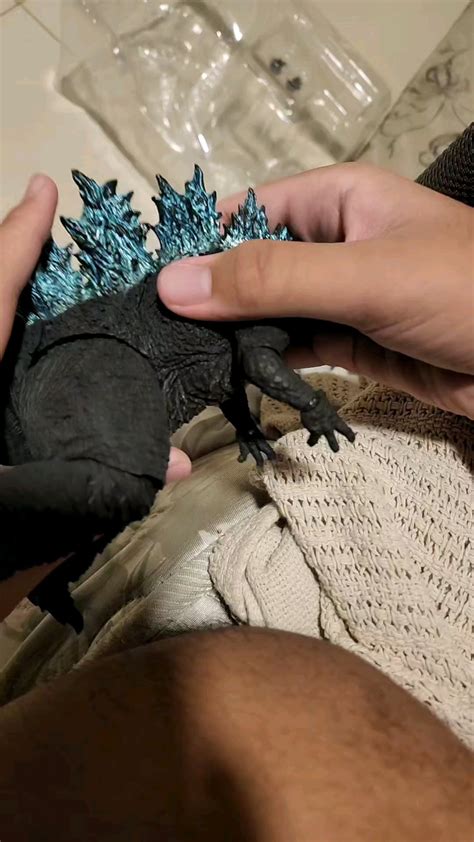 Torso Can Barely Move Too Idk How To Fix It R Godzilla