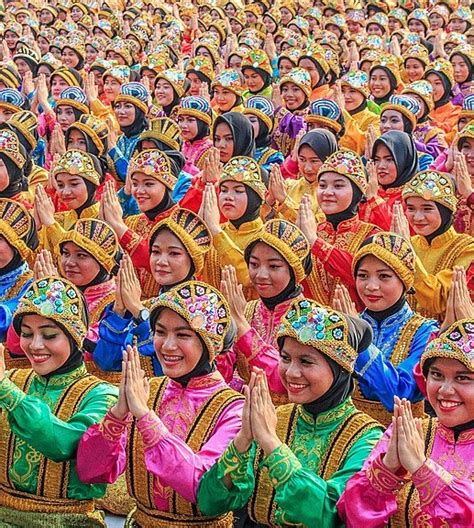 Lengkap Tari Ratoh Jaroe Sejarah Makna Gerakan Kostum Video