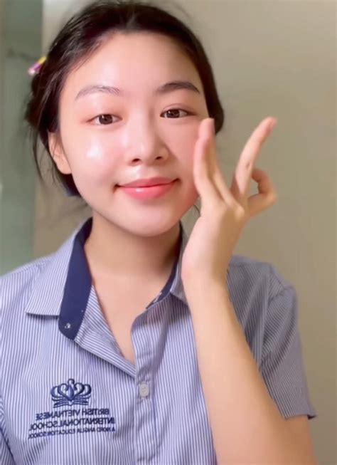 Con G I Quy N Linh Khoe Vlog M T Ng Y I H C Nhan S C Trong Tr O Chu N N Ng Th G Y S T