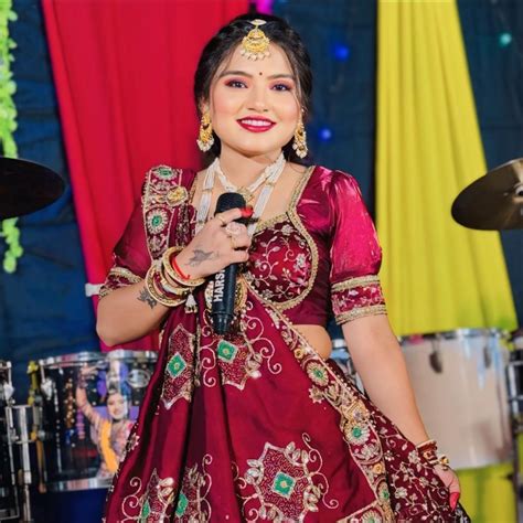 મારું પ્રિય ગીત માંડી અમે તારી રે દયાથી ડગલાં ભરતાં તમને ગમ્યું કે નહીં મારું પ્રિય ગીત માંડી અમે તારી રે દયાથી ડગલાં ભરતાં તમને ગમ્યું કે નહીં