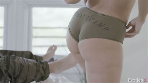 Дембель опорожняет яйца в свою жопастую детку Эй Джэй Эпплгейт