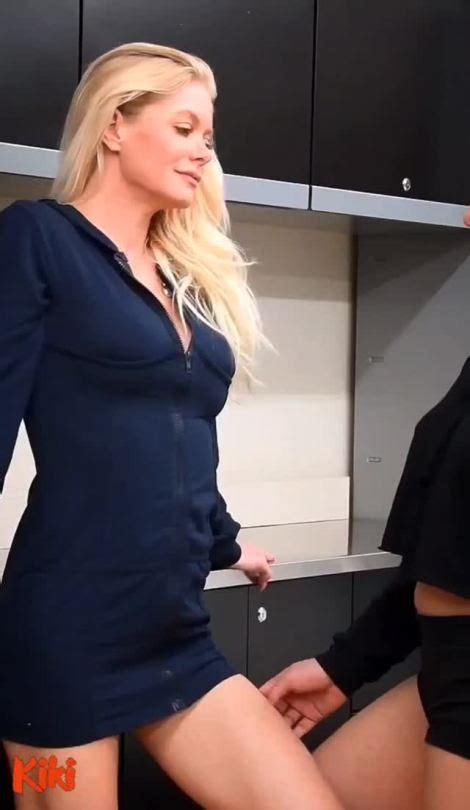 Girl Kissing Girl Tumbex