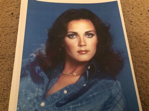 Lynda Carter Hot Signed With Tamper Proof Hologram And Coa Auto 1938404004