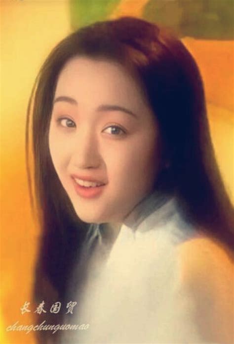 杨钰莹早年旧照曝光，长发飘飘笑容甜美，略显婴儿肥凤凰网