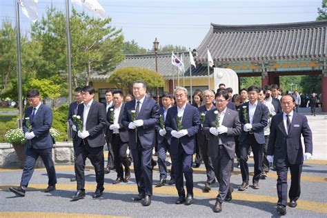 광주광역시체육회 5·18민주묘지 참배