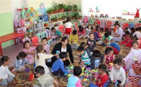 Цэцэрлэгийн багш нар өнөөдрөөс ажил хаялаа