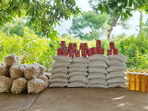 ဆားလင်းကြီးရှိ စစ်ဘေးရှောင်ပြည်သူများကို စားသောက်ကုန် ပစ္စည်းများ လှူဒါန်း Khit Thit Media