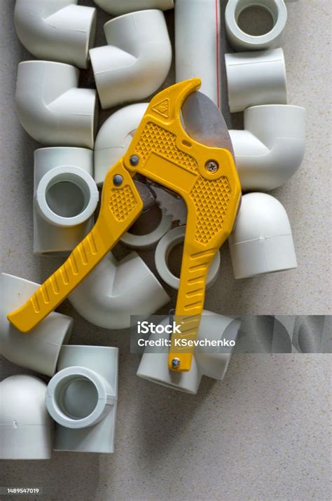 티와 모서리 및 폴리프로필렌 파이프 용접을 위한 기타 피팅 폴리프로필렌 파이프를 절단하는 도구입니다 0명에 대한 스톡 사진 및 기타 이미지 Istock
