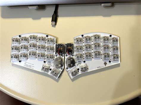 Kretsträd A Seeeduino Xiao Ble Based 34 Keys Split Keyboard Running On Zmk Firmware