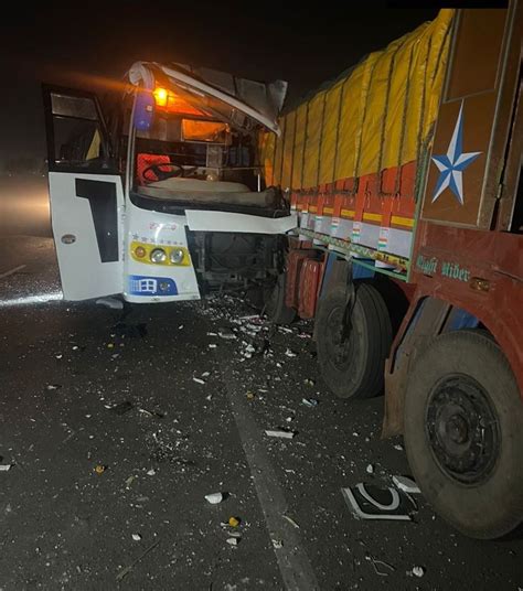 Maharashtra 4 Dead 15 Injured As Bus Rams Into Truck On Pune Solapur