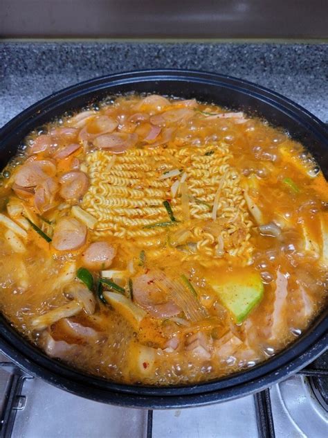 💯햄 듬뿍 부대찌개 한그릇 드셔요💯 뉴스트림