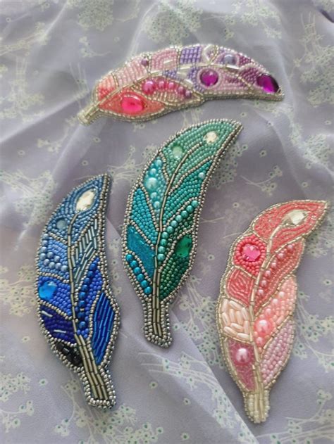 Брошки перышки Бисерные украшения Бисерные ювелирные изделия Бисер