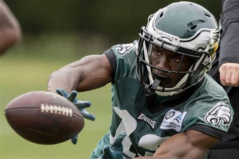 Eagles Nelson Agholor Rolls A Strike