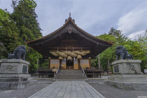 諏訪大社下社 秋宮 八ヶ岳をガイドする ハチ旅