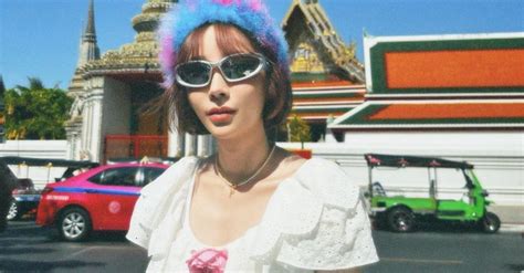 รวมรูปภาพของ พีช สิตมน ภรรยาติ๊ก เจษฎาภรณ์ สวยละมุน หน้าเด็กมาก ควง ชมพู่ จัดทริปบุญ รูปที่