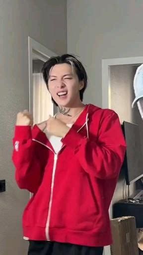 Видео АХХАХАХ АВИ ТАКАЯ😯 Пресс тату Танцующая девушка Мемы