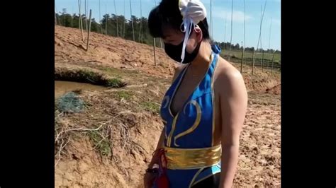 Big Breasted Chun Li Cosplay Married Woman Exposes Herself Outdoors And