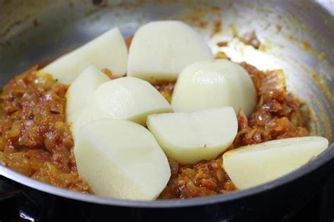 Aloo Anday Potato Egg Curry Swasthi S Recipes Indianhealthyrecipes