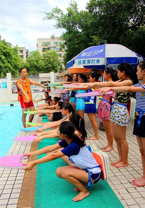 七年级游泳课图片小学女生游泳合影 伤感说说吧