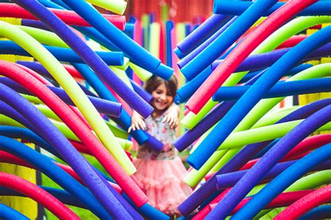 아이들은 여름 카니발 박람회나 야외 축제에서 함께 놀아요 6 7 살에 대한 스톡 사진 및 기타 이미지 6 7 살 Carnival School Carnival Istock