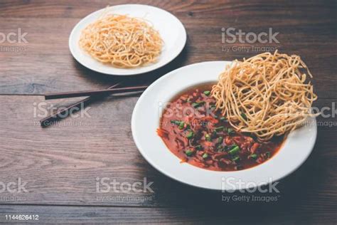 아메리칸 찹 Chopsuey는 인기 있는 인도 요리입니다 잘라 막대기로 그릇에 제공 됩니다 선택적 초점 거리에 대한 스톡 사진 및 기타 이미지 Istock