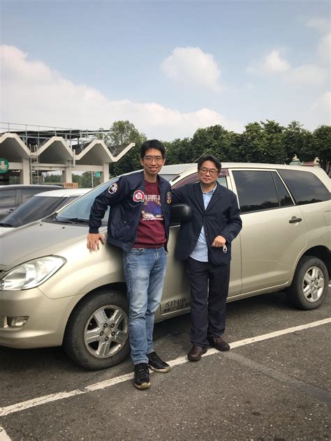 賀成交 陪伴十多年的胖胖車正式交給新車主鍾博士 謝謝這段時間幫忙推銷的朋友們有機會希望我也幫你們賣些什麼 甘苦人以後換開小鴨出門請