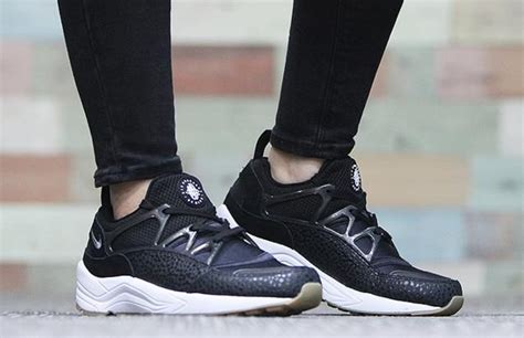 나이키 Nike 허라취 파정 신학기 개강 코디 꿀팁 센스 학생 스트릿 패션 패피 스트릿패션 여자 옷 데일리룩 데일리 추천 세일 할인