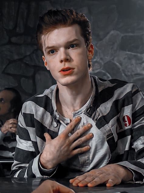 Cameron Monaghan Wears A Straight Jacket While Playing The Joker Cameron Monaghan Wears A