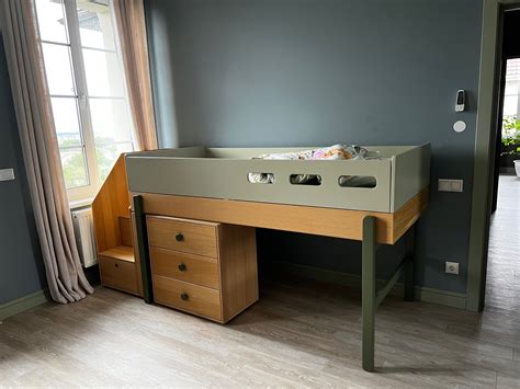 Ліжко горище зі сходами і вбудованими шафами 9 900 грн Меблі для