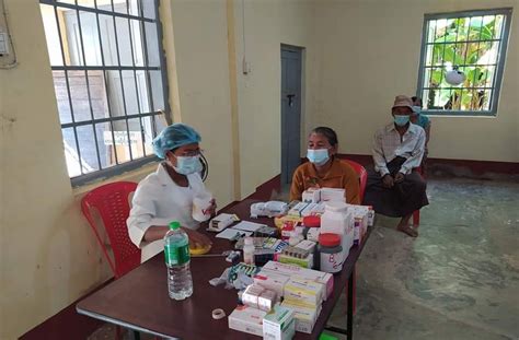 ညောင်လေးပင်မြို့နယ်၌ ကျန်းမာရေး၀န်ထမ်းများမှ မကူးစက်တတ်သော ရောဂါများအား စစ်ဆေးဆောင်ရွက်ပေးလျက်ရ