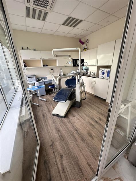 Обстоен дентален преглед плюс лечение на зъбен кариес и поставяне на фотополимерна пломба