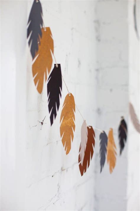 13 minimalist fall decor ideas for the lazy decorator guirnalda de manualidades guirnalda de