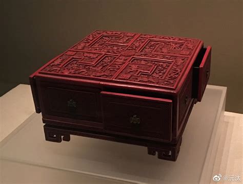 1黑漆嵌螺钿人物图盒宋到元早期
