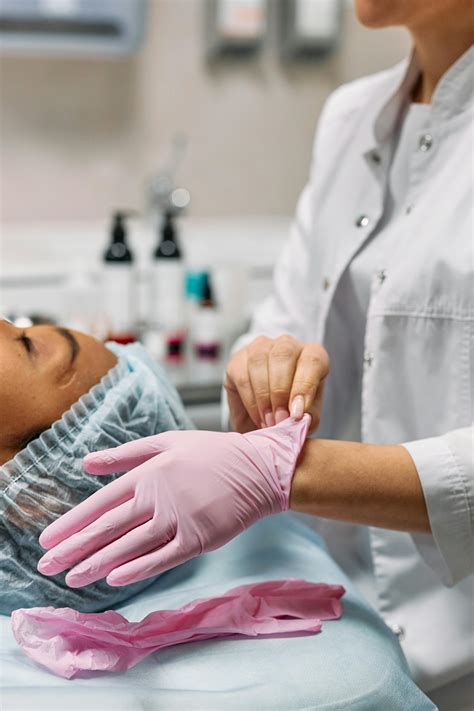 가운 간병인 간호사 감염 관리 건강 건강 검사 건강 부문 돌보다 멸균 된 병원 병원 방 보호 장구 살균 수술 순서 시험실 안전 약 예방법