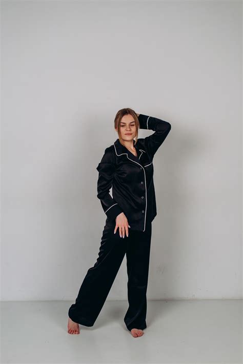 Стильна Жіноча Піжама Жіноча піжама із шовку Армані Чорний Шовкова