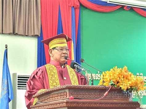 ថ្ងៃនេះ សម្ដេចក្រឡាហោម ស ខេង ទទួលបានសញ្ញាបត្របណ្ឌិតកិត្តិយស ផ្នែកអភិវឌ្ឍន៍ជនបទ